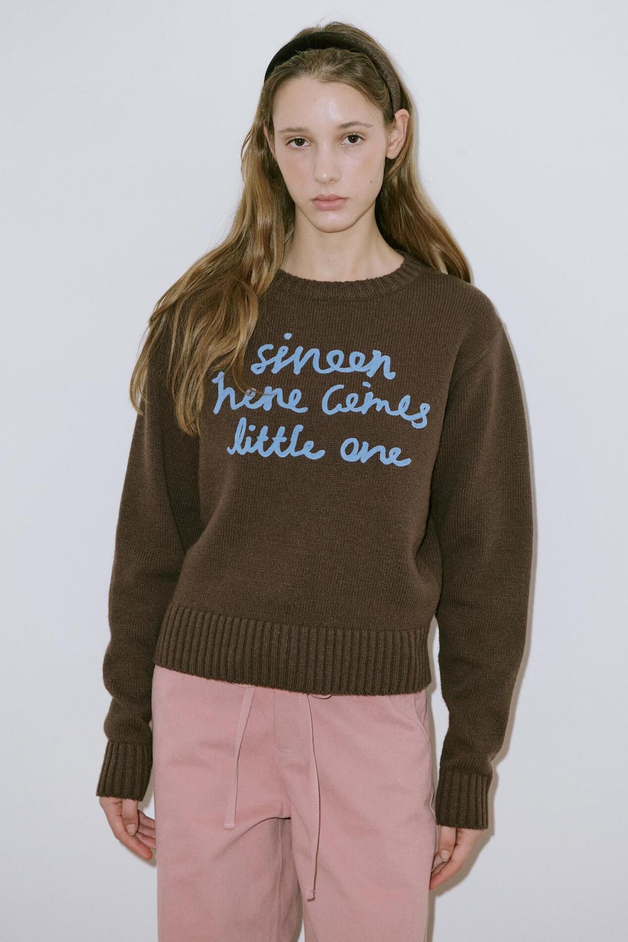 Sinoon Lettering Pullover Knit (Deep Brown) – SeoulSeoul